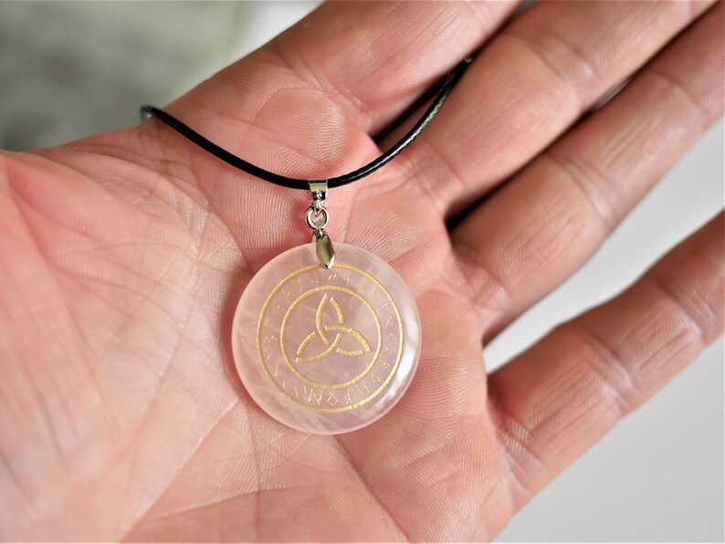 Talisman Viking Triquetra //Amulet of Protection Onyx//Amulet | Etsy