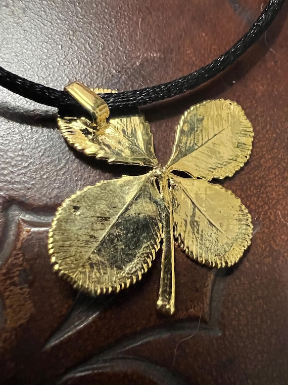 Gold Four Leaf Clover Pendant - Gem