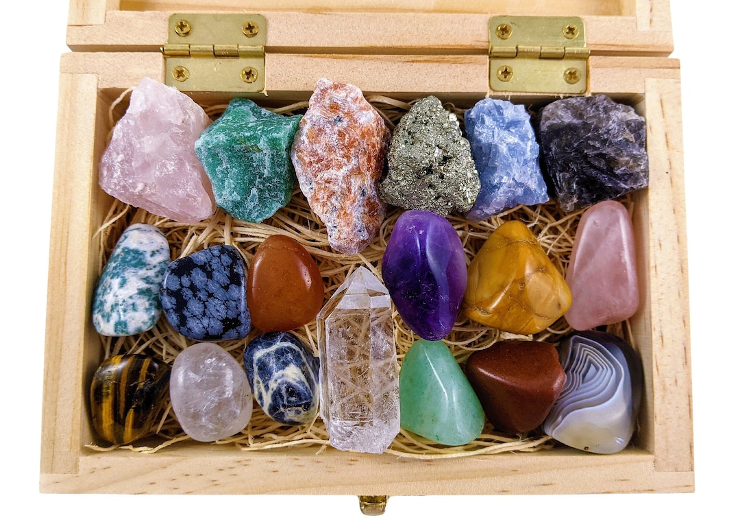 Beginner Crystal Gift Box Set | 19 Piece Chakra Crystal Set | Raw ...