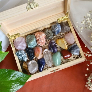 Beginner Crystal Gift Box Set | 19 Piece Chakra Crystal Set | Raw ...