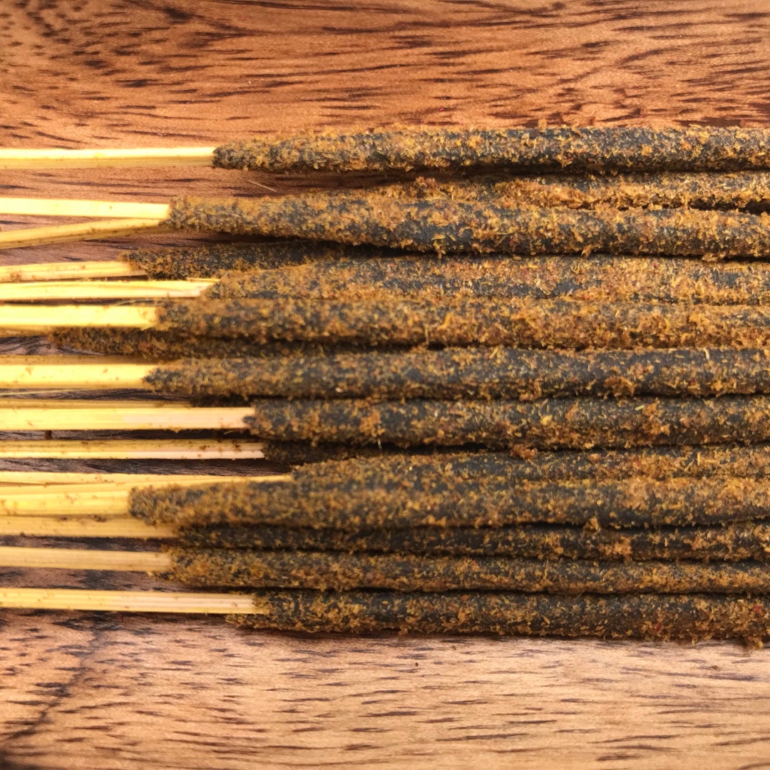 Nag Champa & Cardamom 20 Incense Sticks | Holy Smoke All-natural Honey ...