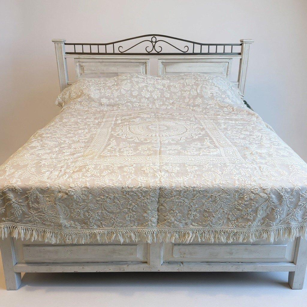 VTG Bates Queen Elizabeth Heirloom Bedspread Matelasse Fringe Medallion ...