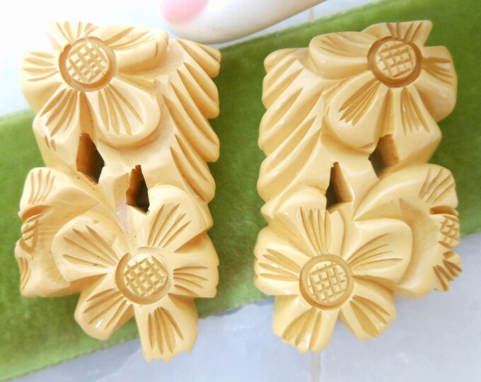 Vintage BAKELITE Dress Clip Pin Set Brooch Pair Cream Corn Yellow ...