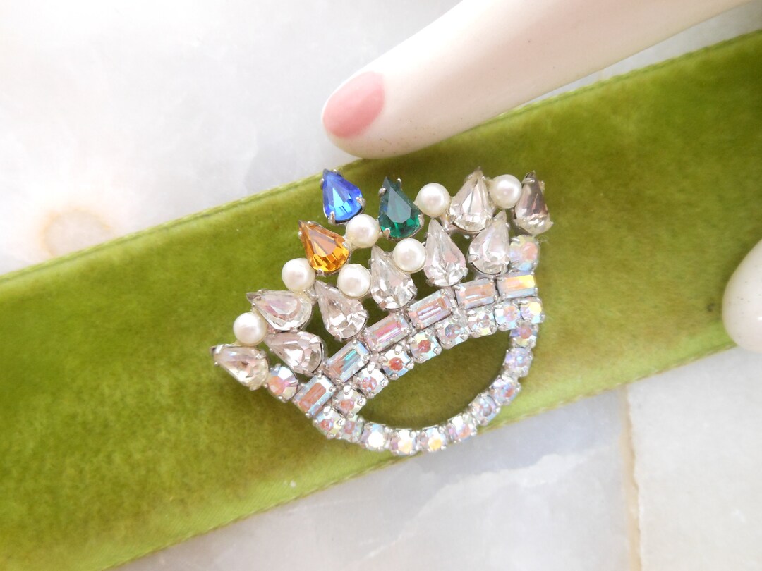 Vintage Rhinestone Princess Brooch Crown Pin Faux Pearl Aurora Borealis ...