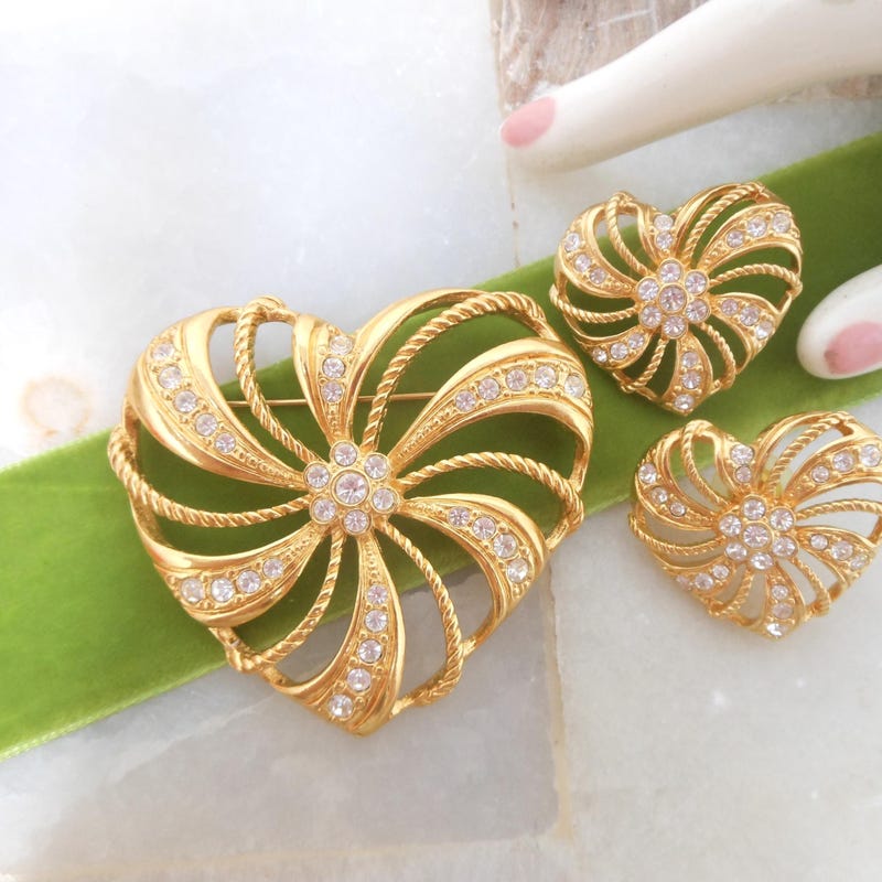 Avon Brooch - Etsy