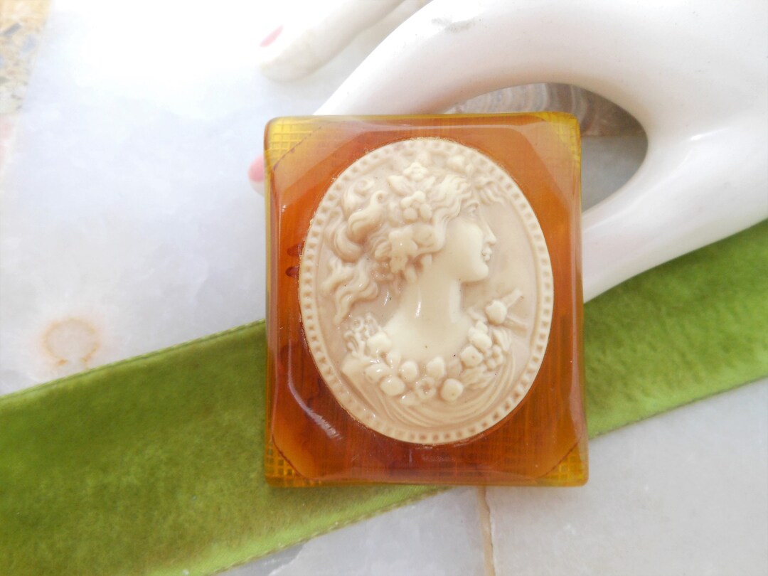 Vintage BAKELITE Cameo Brooch Carved Applejuice Molded Lady Goddess ...