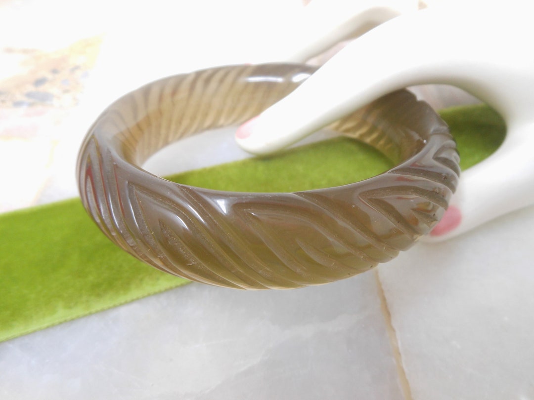 Vintage Chunky Donut Bangle Bracelet Lucite Plastic Carved Bakelite ERA ...