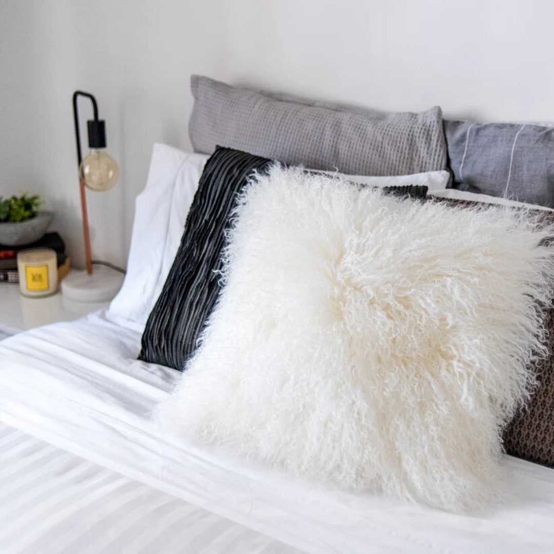 16"x16" Mongolian Lamb Fur Pillow | White Mangolian Lamb Fur Pillow ...