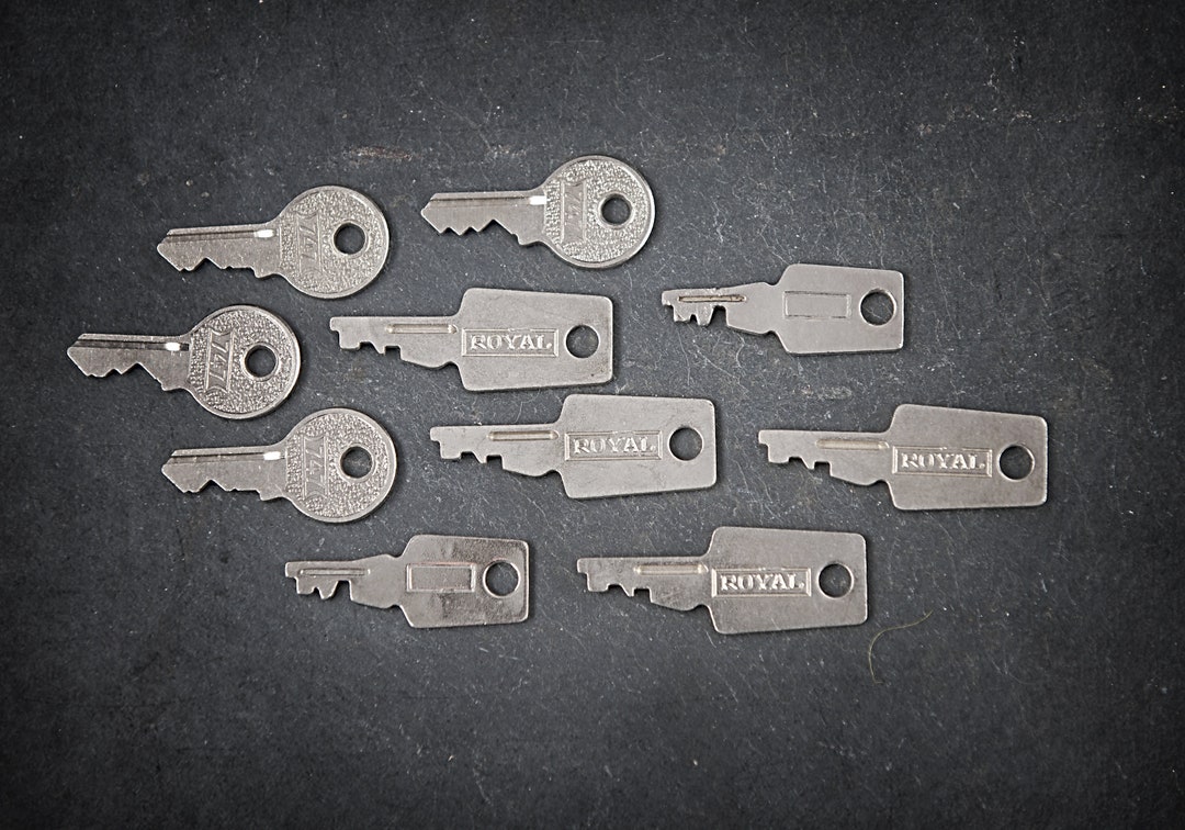 Lot of 10 Vintage Small Keys: Found Objects for Crafting - Etsy