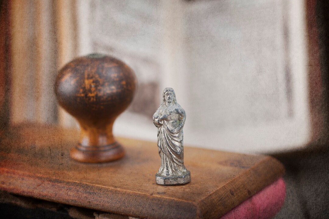 Religious Sacred Heart of Jesus Figurine, Small French Vintage Jesus ...