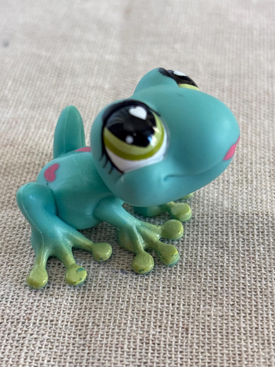 Littlest Pet Shop 559 Frog Blue Heart Be My Valentine Green Heart Eyes ...