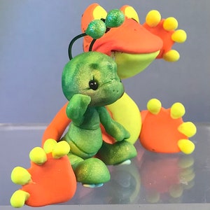 Frog & Ant Polymer Clay Amphibian Figurine sculpted Clay Toad Figure ...