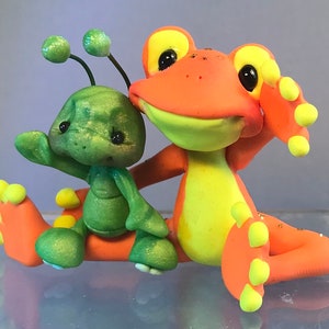 Frog & Ant Polymer Clay Amphibian Figurine sculpted Clay Toad Figure ...