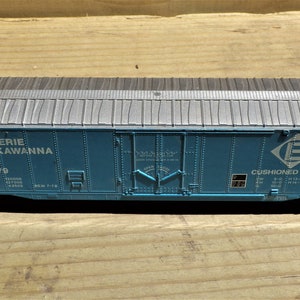 HO Scale Rail Cars and Santa Fe F7 Diesel Engine, Lehigh Valley Car ...