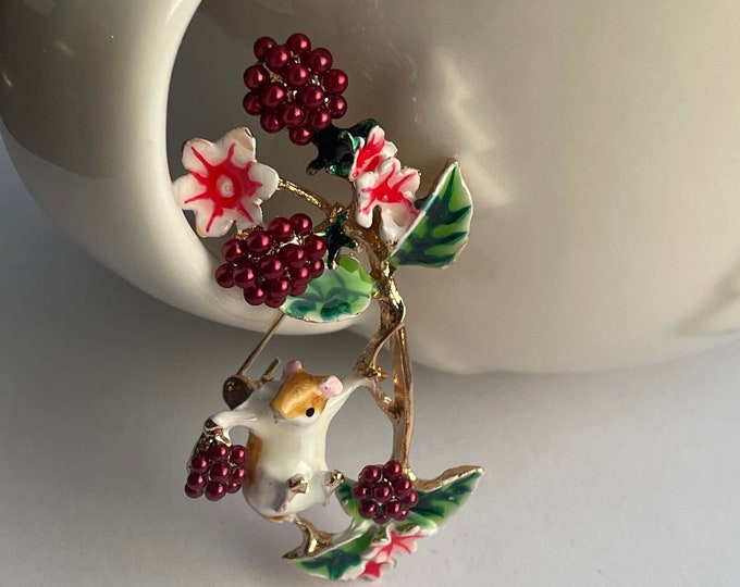 Blackberry & Mouse Brooch - Etsy