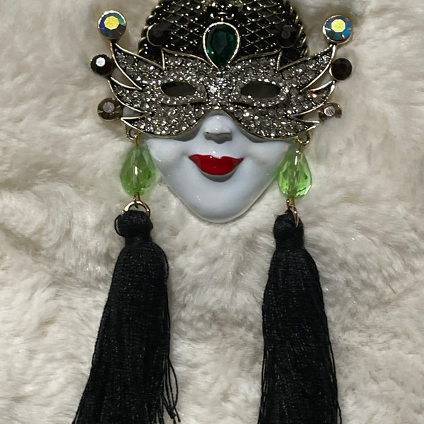Face Mask Brooch - Etsy