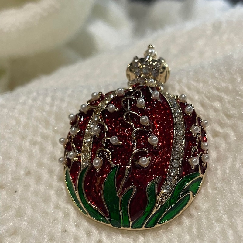 Christmas Brooch - Etsy