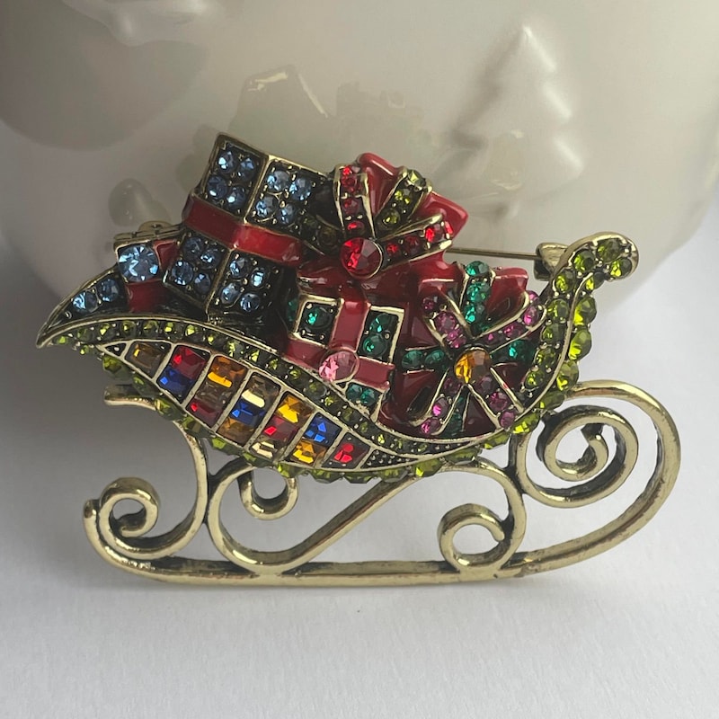 Sleigh Brooches With Gifts - 60+ Gift Ideas for 2026