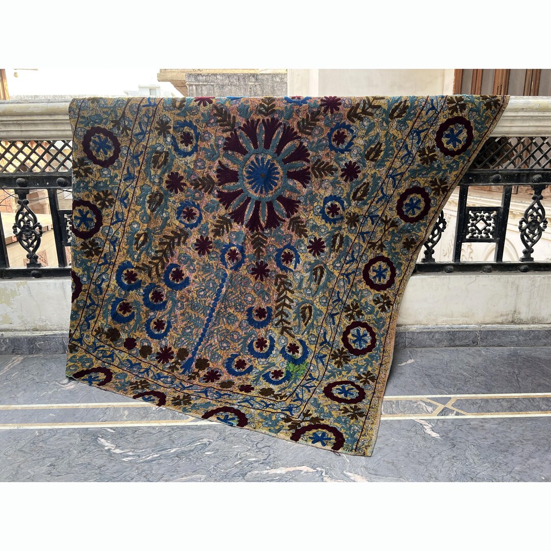 Vintage Kantha Quilt: Hand-stitched Indian Suzani Embroidery - Etsy