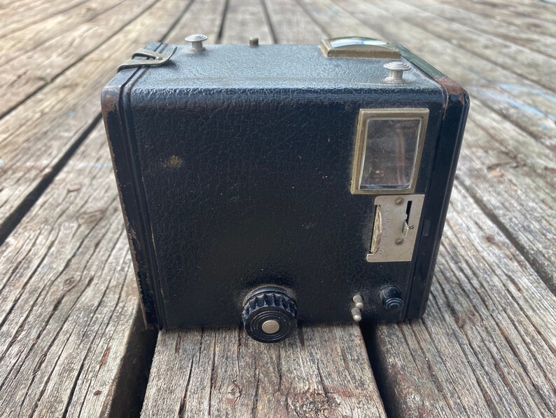 Vintage Kodak Brownie Box Camera Six 20 Model D 1950s Made in England ...