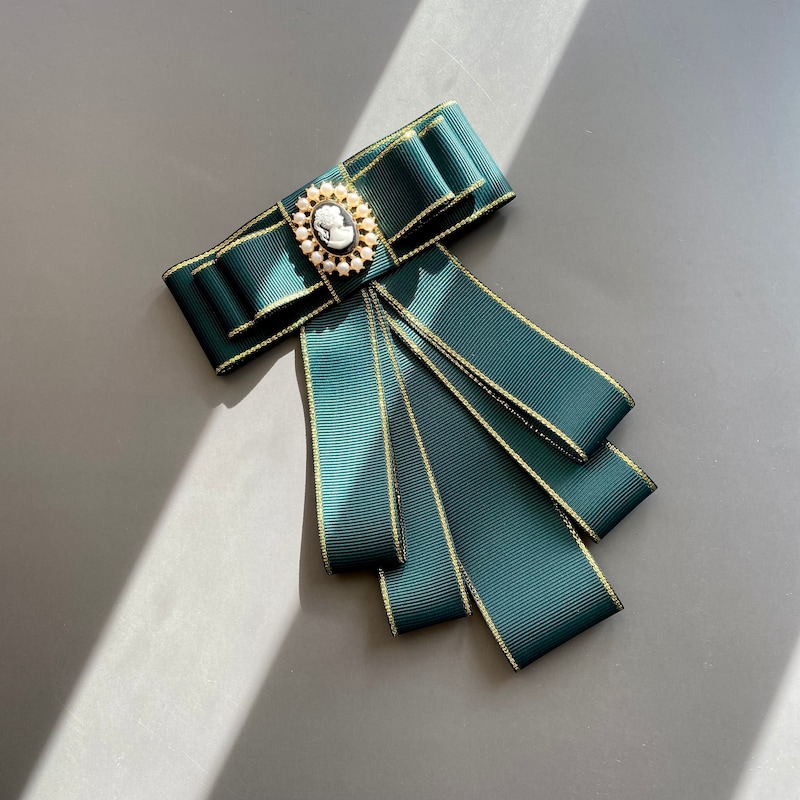 Vintage Cameo Brooch - Etsy