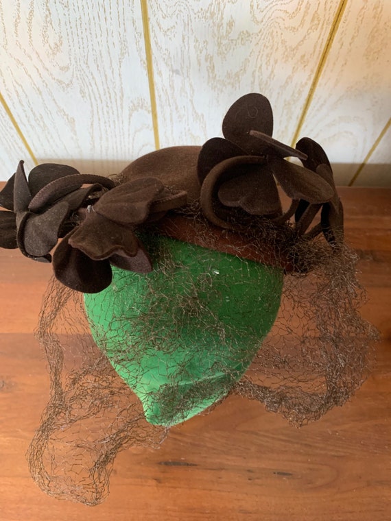 1950's Hat Brown Felt Net Floral Dingbat Hat Juliette… - Gem