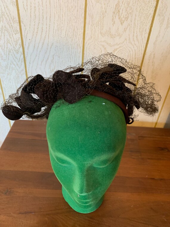 1950's Hat Brown Felt Net Floral Dingbat Hat Juliette… - Gem