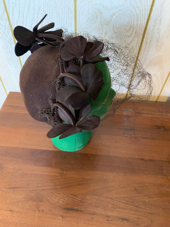 1950's Hat Brown Felt Net Floral Dingbat Hat Juliette… - Gem