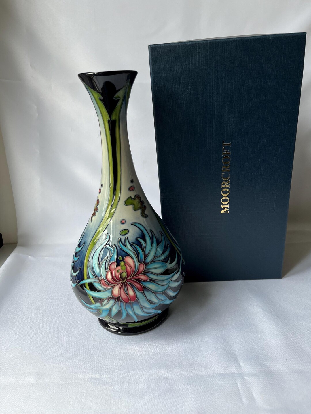 Moorcroft , Boxed ,vase ,rachel Bishop , Silent Sounds Pattern ,perfect ...