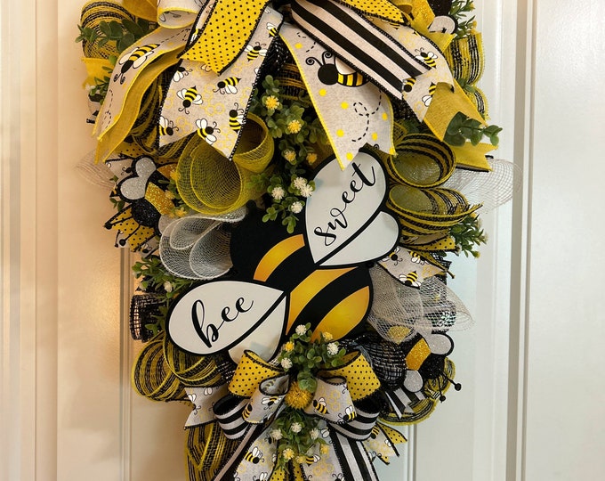 Bumblebee Swag, Summer Bumblebee Swag With Wildflowers, Bumblebee Mesh ...