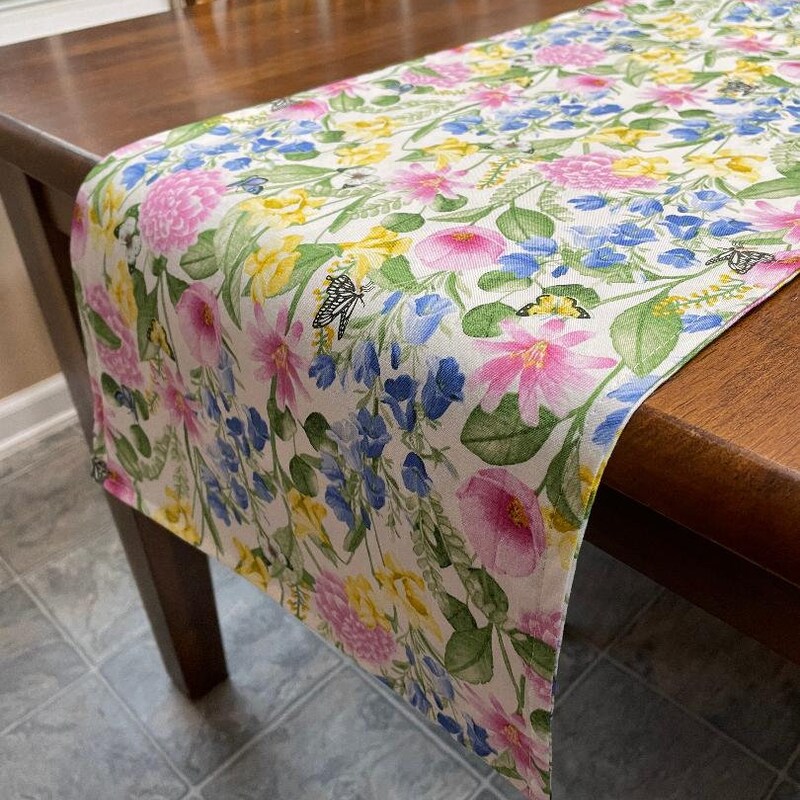 Spring Table Runner - Etsy