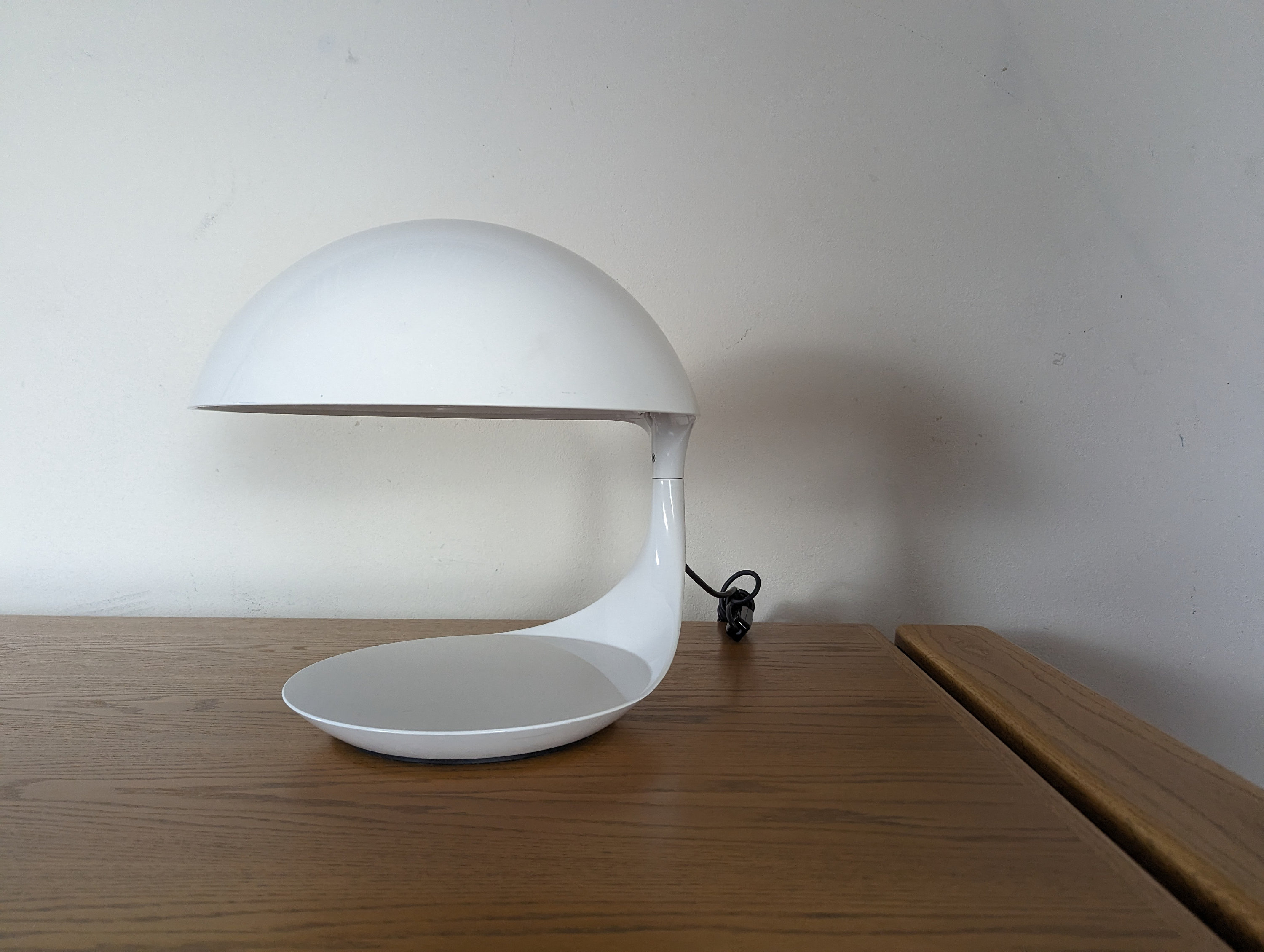 Mid Century Italian Cobra Table Lamp by Elio Martinelli - Etsy