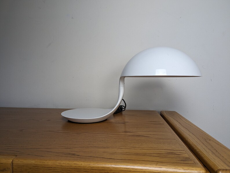 Mid Century Italian Cobra Table Lamp by Elio Martinelli - Etsy