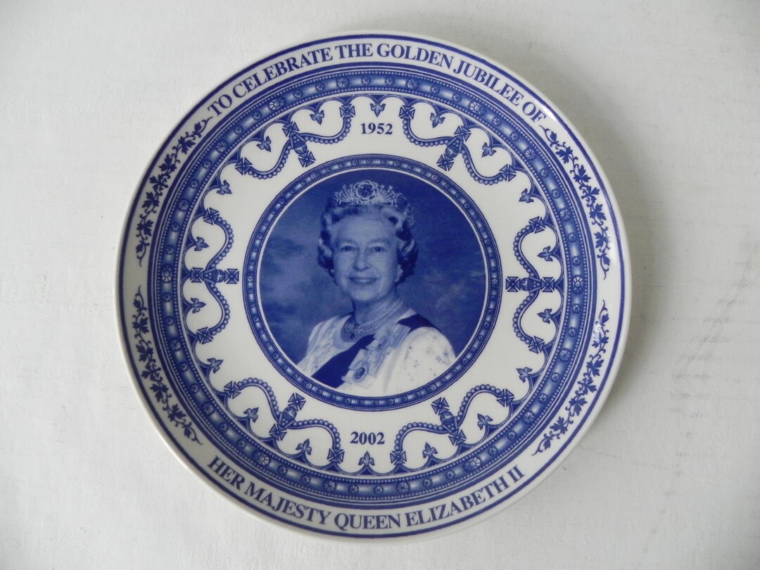 Queen Elizabeth Commemorative Wedgewood Plate. Issued for the Golden ...