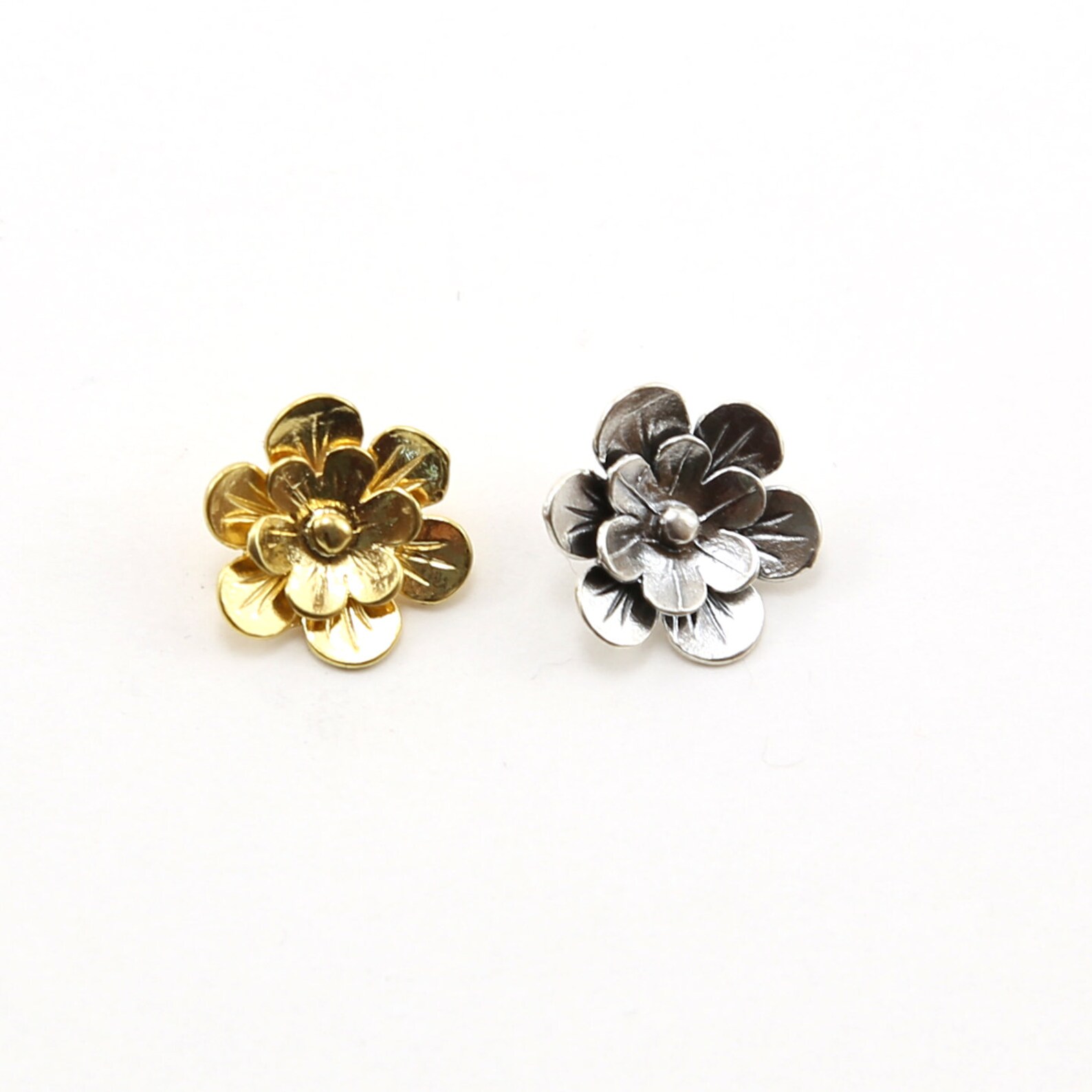Layered Flower Daisy Button in Sterling Silver or Shiny Vermeil Gold ...