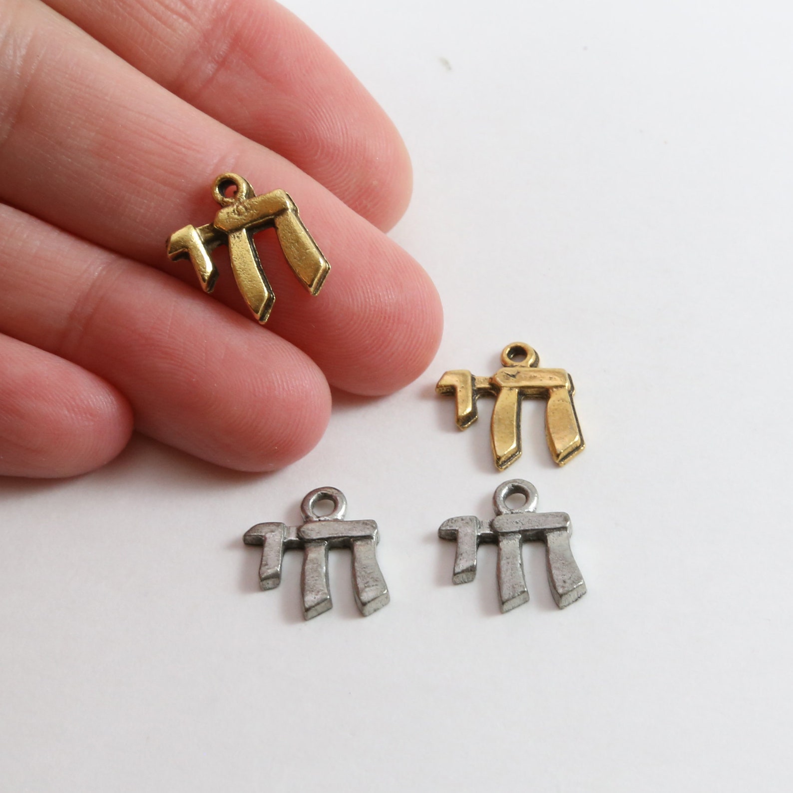 2 Pieces Simple Small Chai Life Charm in Pewter Jewish, Hebrew, Symbol ...
