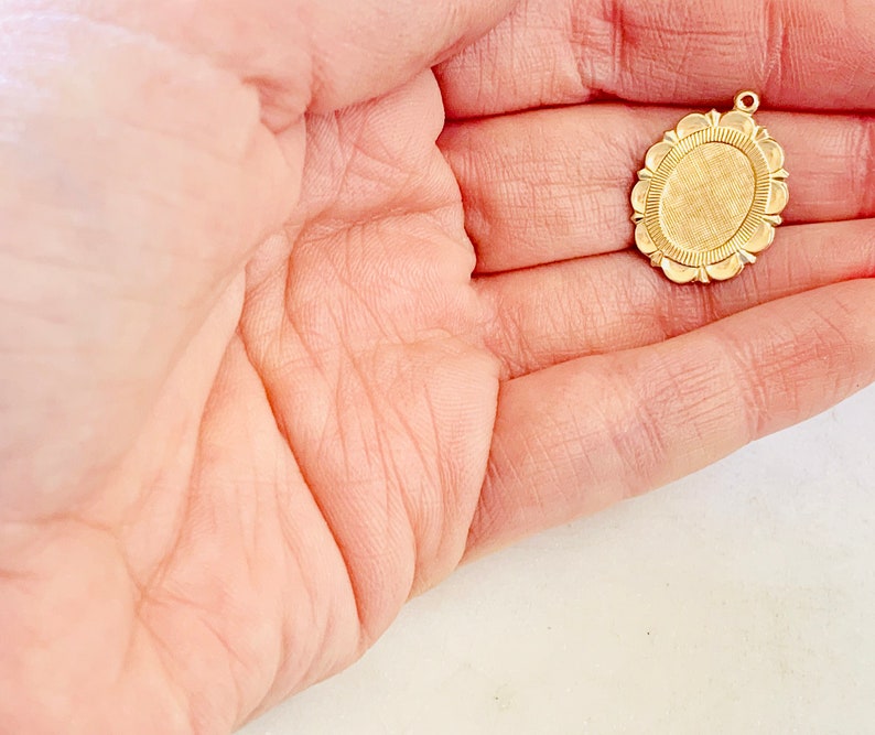 21mm Gold Filled or Sterling Silver Flower Scalloped Medallion Oval ...
