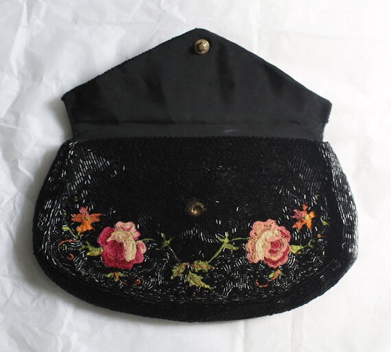 1920s black beaded coin purse with floral embroidery - Gem
