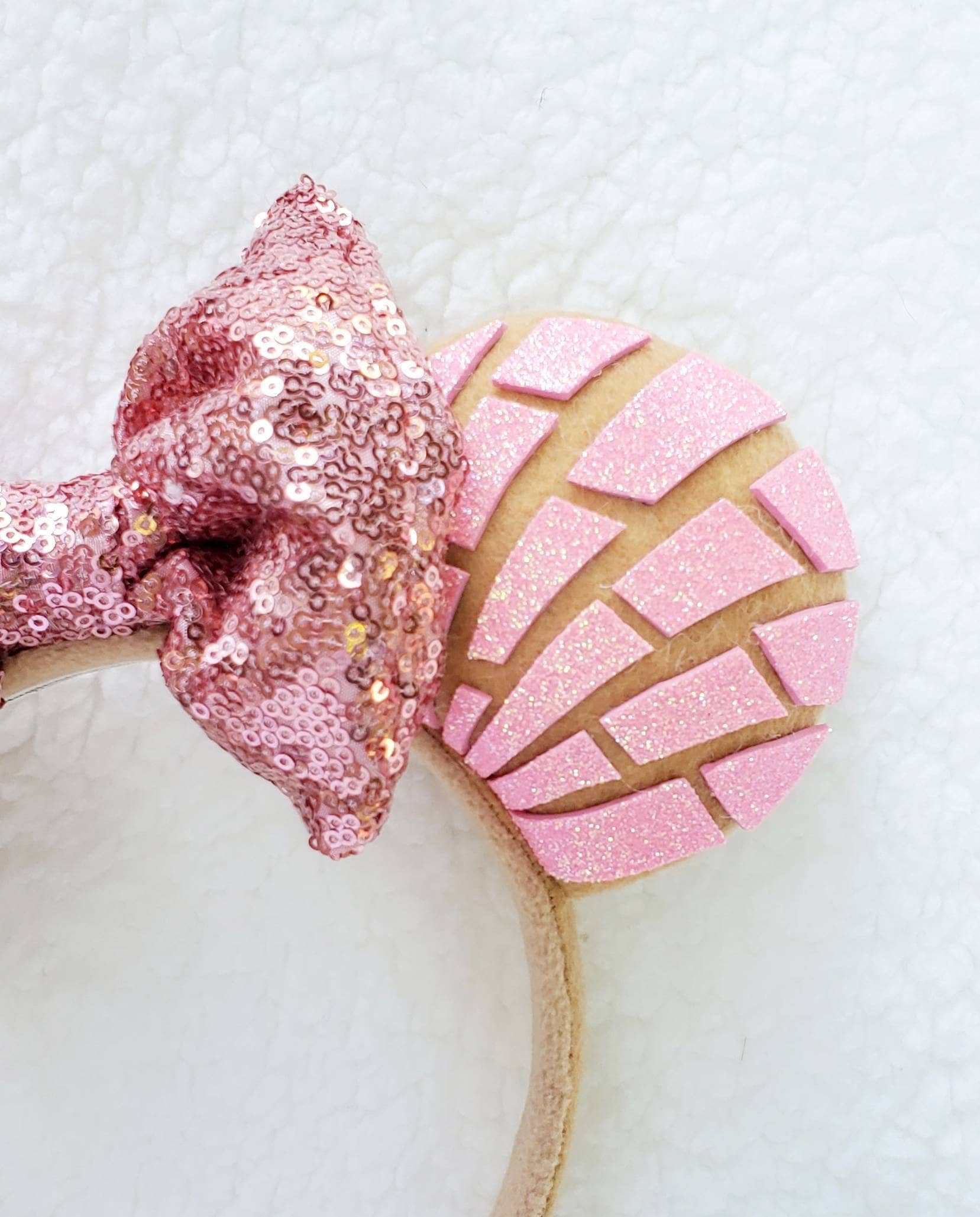 Light Pink Glitter Concha With Sequins Bow Minnie Mouse Ears - Etsy