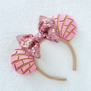 Light Pink Glitter Concha With Sequins Bow Minnie Mouse Ears - Etsy