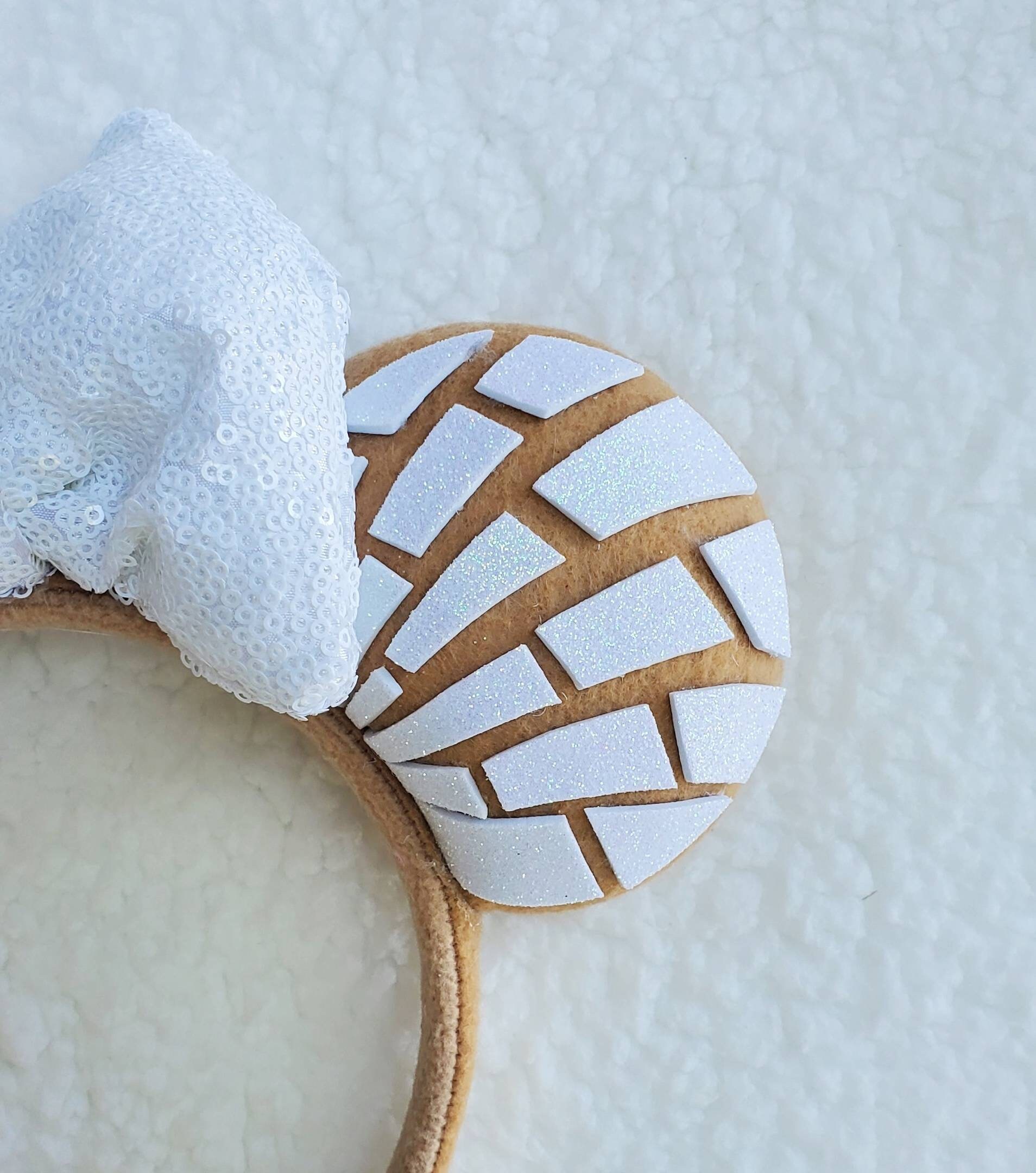 White Glitter Concha With Sequins Bow Minnie Mouse Ears - Etsy