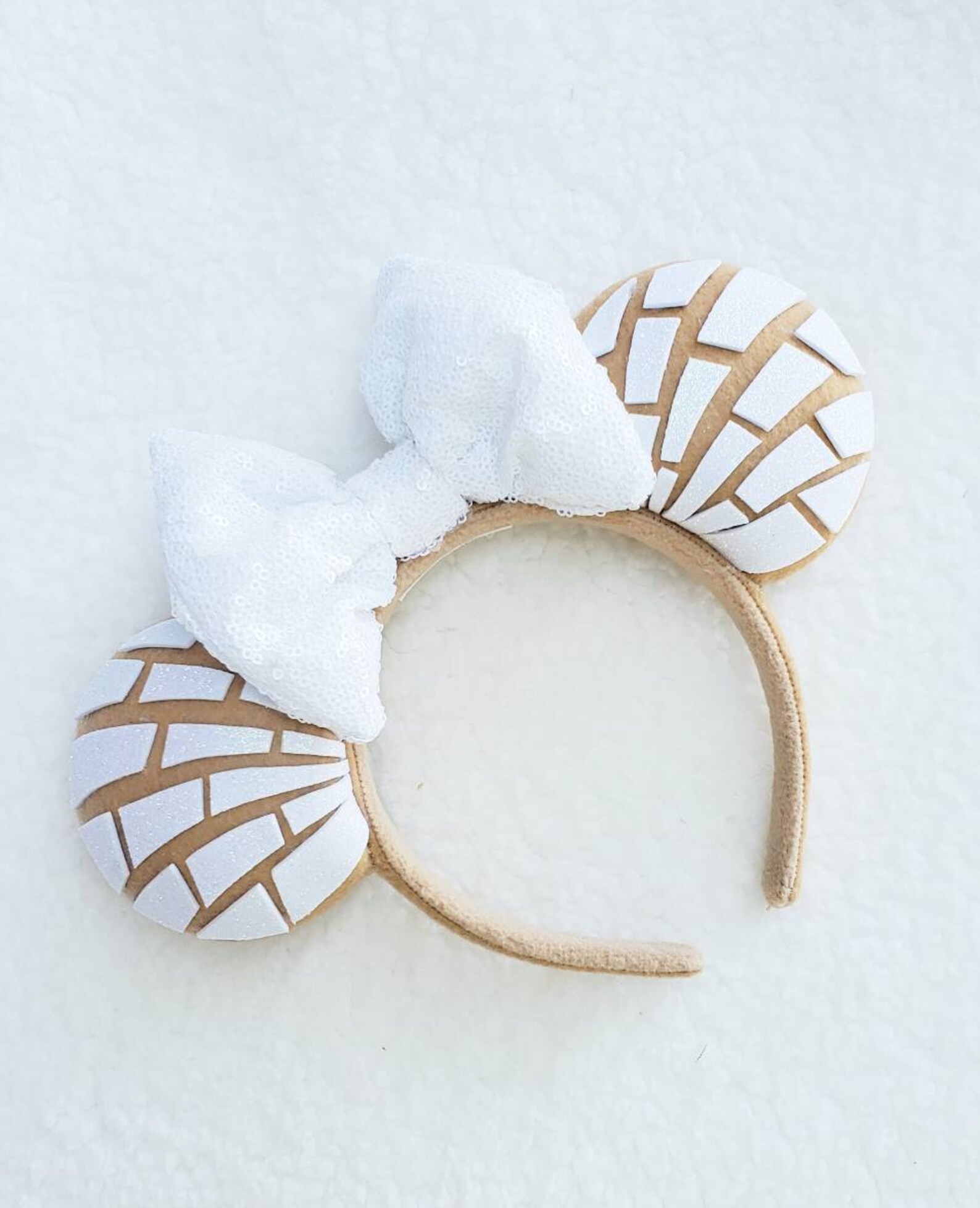 White Glitter Concha With Sequins Bow Minnie Mouse Ears - Etsy