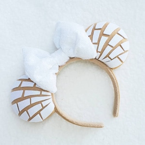 White Glitter Concha With Sequins Bow Minnie Mouse Ears - Etsy