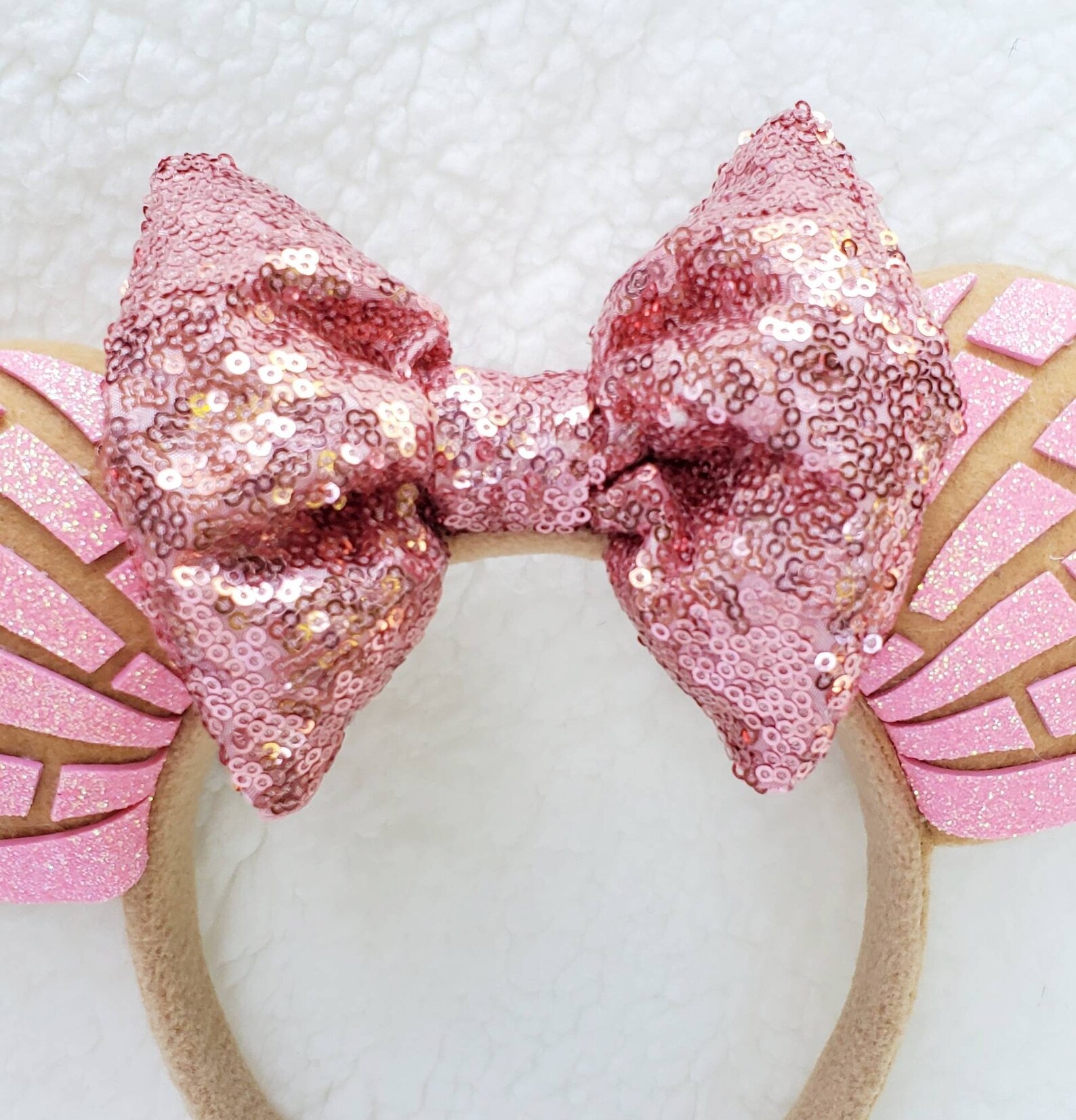 Light Pink Glitter Concha With Sequins Bow Minnie Mouse Ears - Etsy
