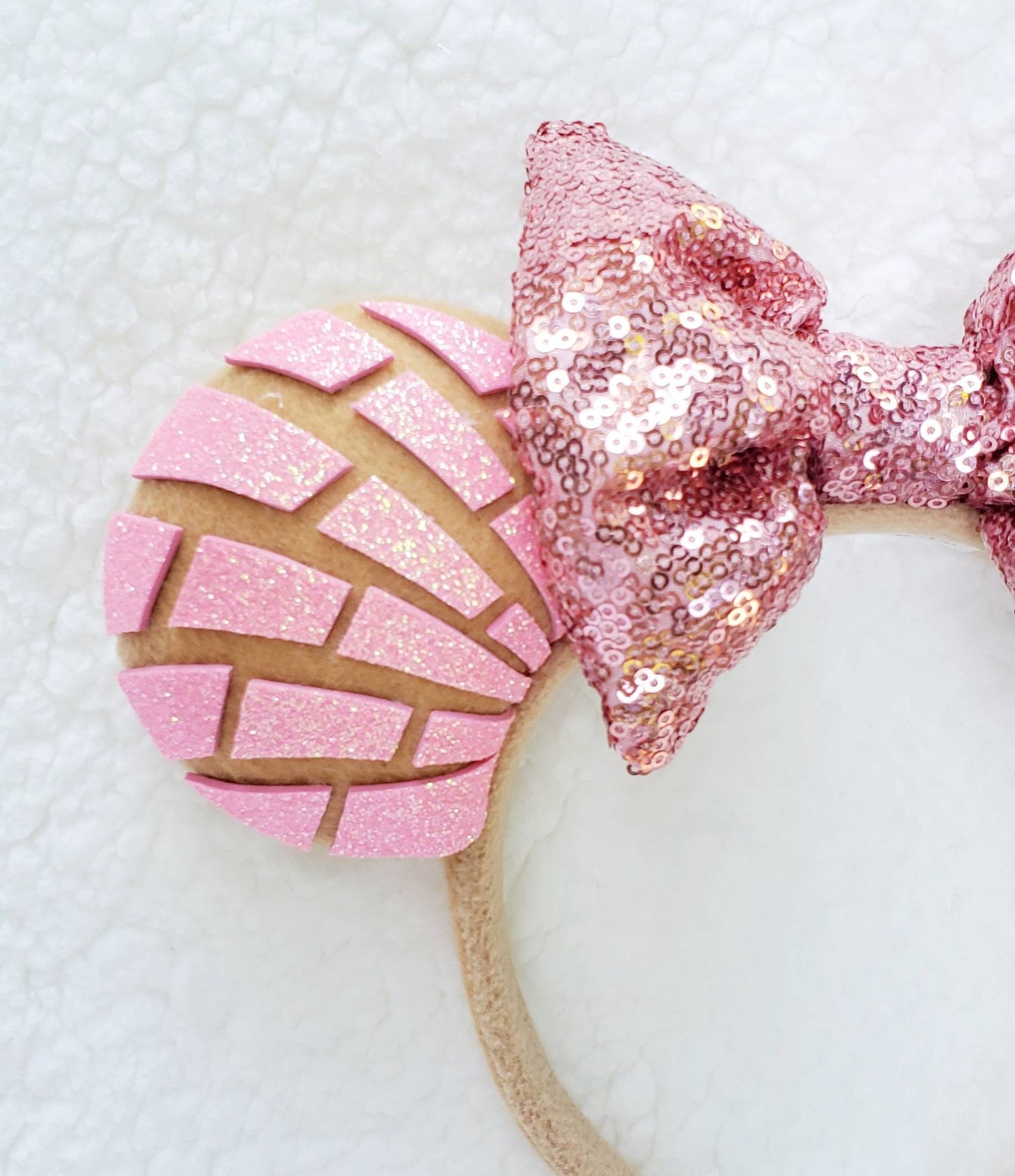 Light Pink Glitter Concha With Sequins Bow Minnie Mouse Ears - Etsy