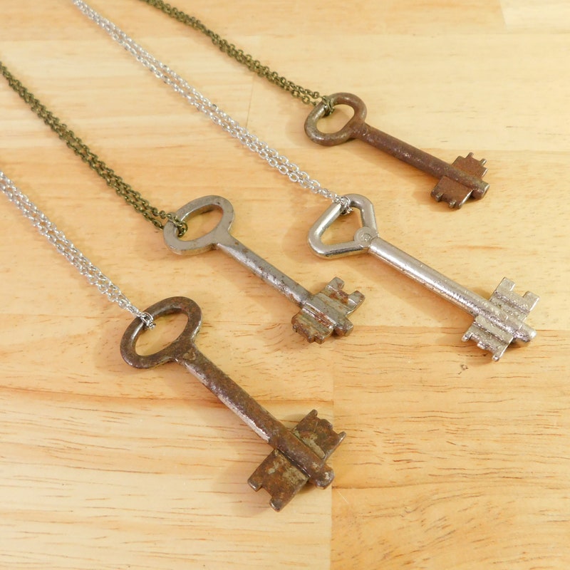 Vintage Skeleton Key Necklace - Etsy