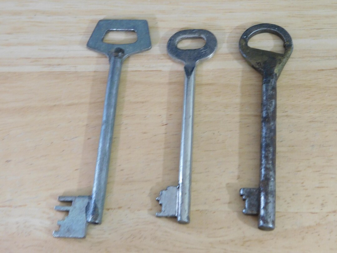 Sets of 3 Real Vintage XL Soviet Skeleton Keys, 4" (corvid Core Shiny ...