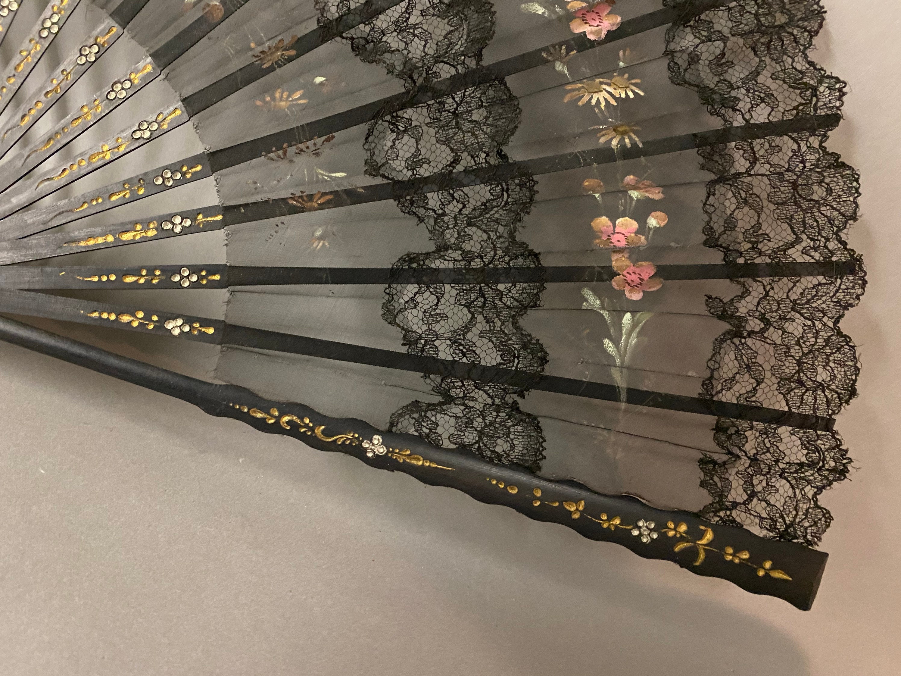 Antique Victorian Black Silk Lace Folding Hand Fan Hand-painted Birds ...
