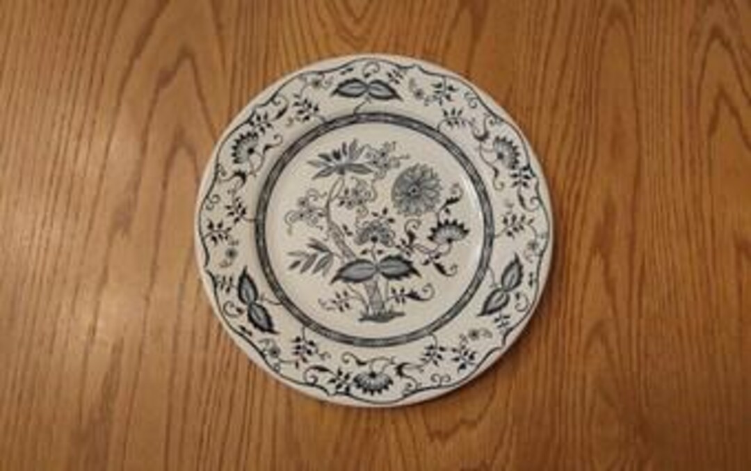 In the Blue Danube or Blue Onion Pattern 10" White Dinner Plate ...