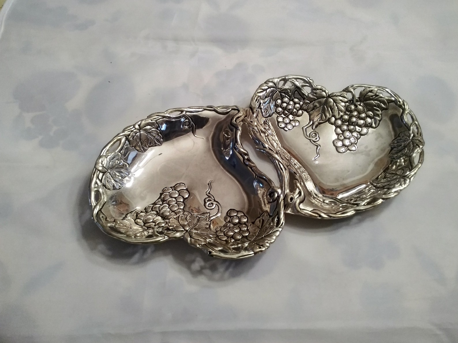 Set of 3 silver plated Godinger bowls in the grape design. - Etsy.de